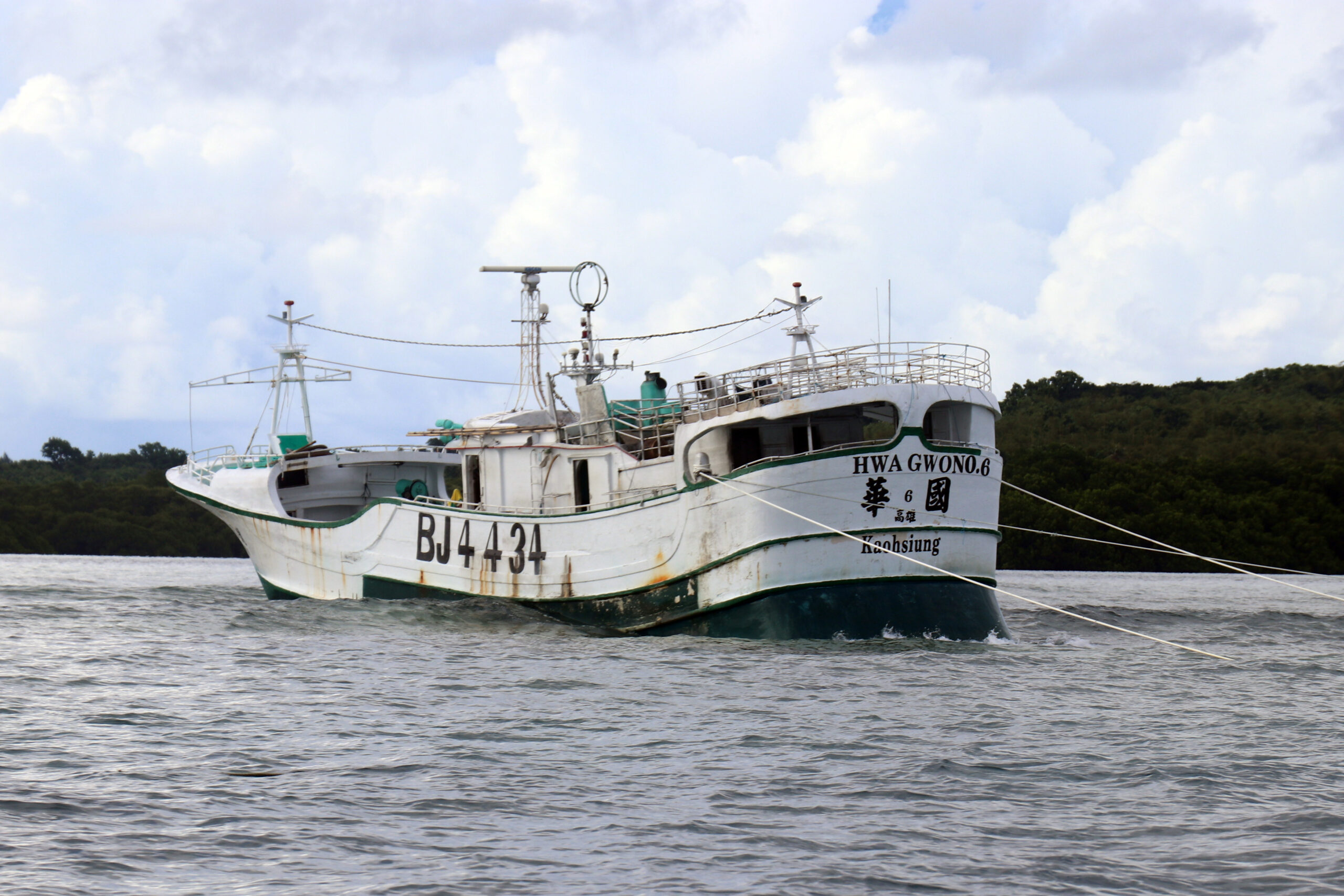 Crew of stranded fishing vessel in Yap remain in 28-day quarantine ...