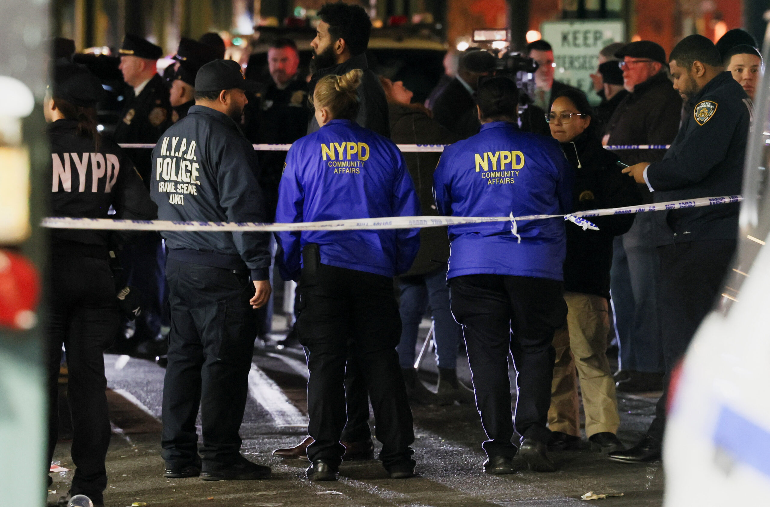 New York police seek 3 men for deadly shooting after subway brawl ...