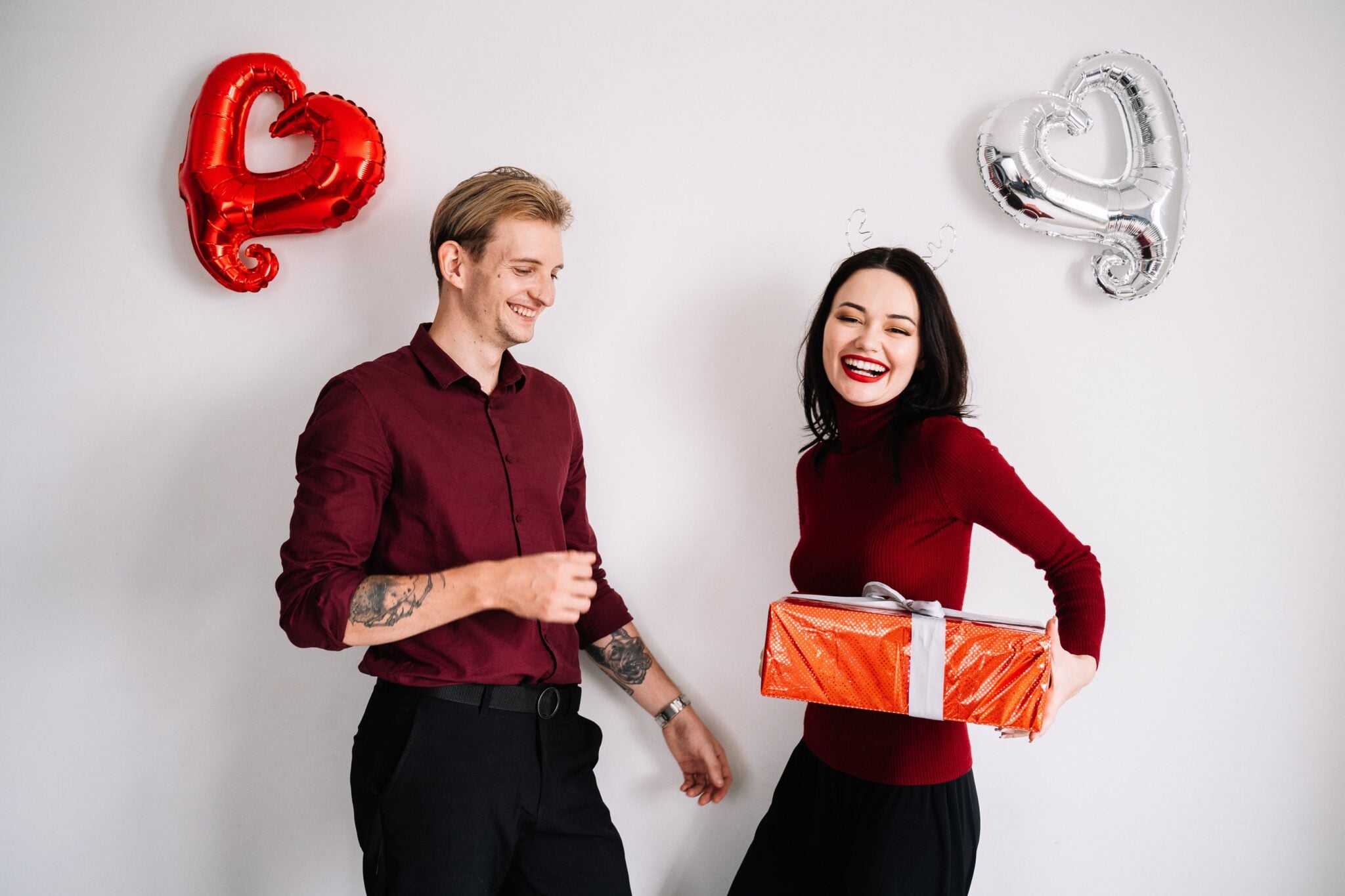 Decoding love in color: Shirt colors and relationship statuses ...